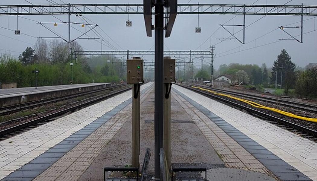 "Regeringen bör ge Trafikverket i uppdrag att lösa upp Västra ...